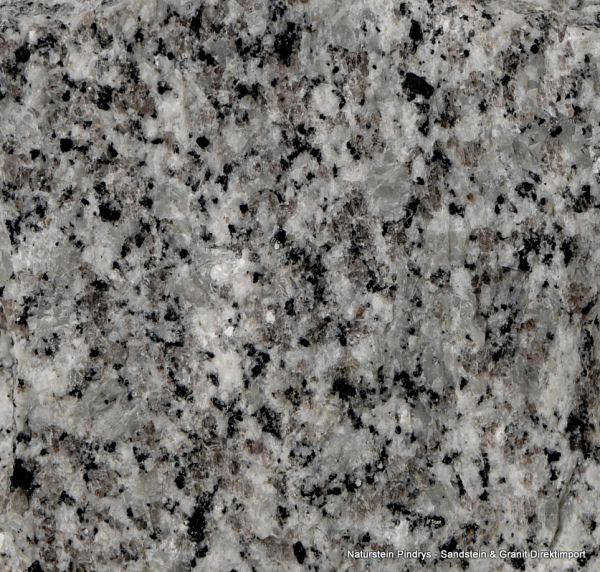 Hochwertige Granitplatten aus Naturstein für Terrassen & Weg