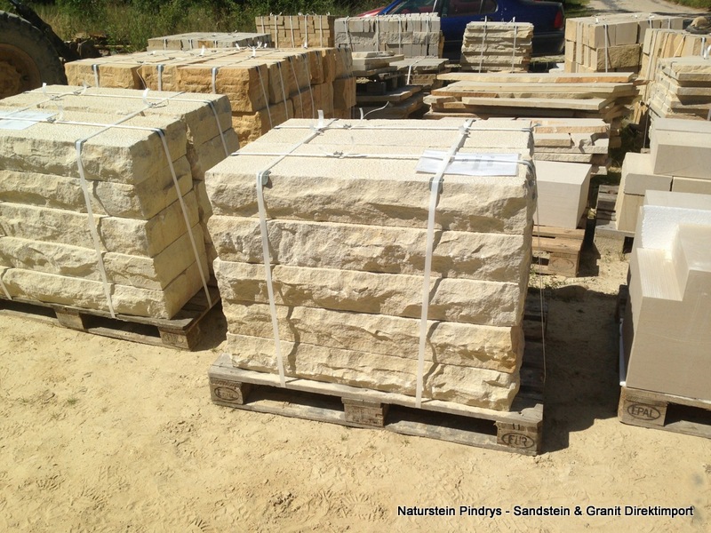 Bossierte Sandstein-Blockstufen – Naturstein