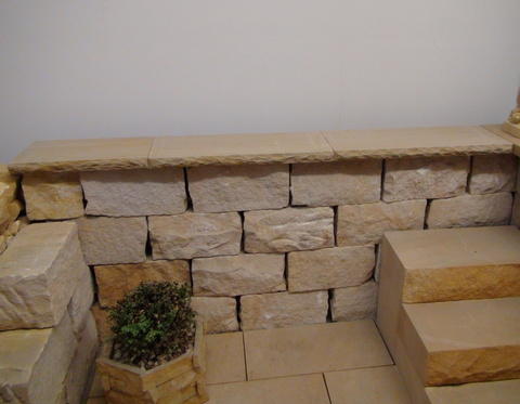 Sandstein Mauerabdeckung bossiert