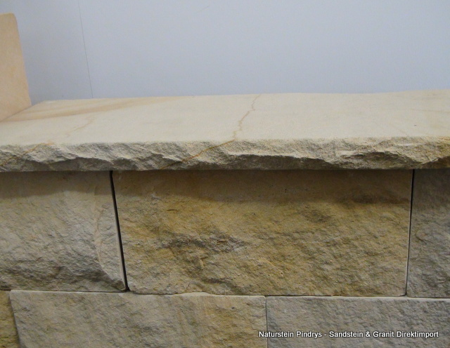 Sandstein Mauerabdeckung bossiert