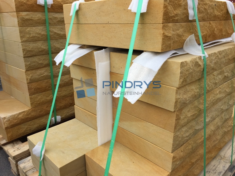 Sandstein Mauerabdeckung bossiert