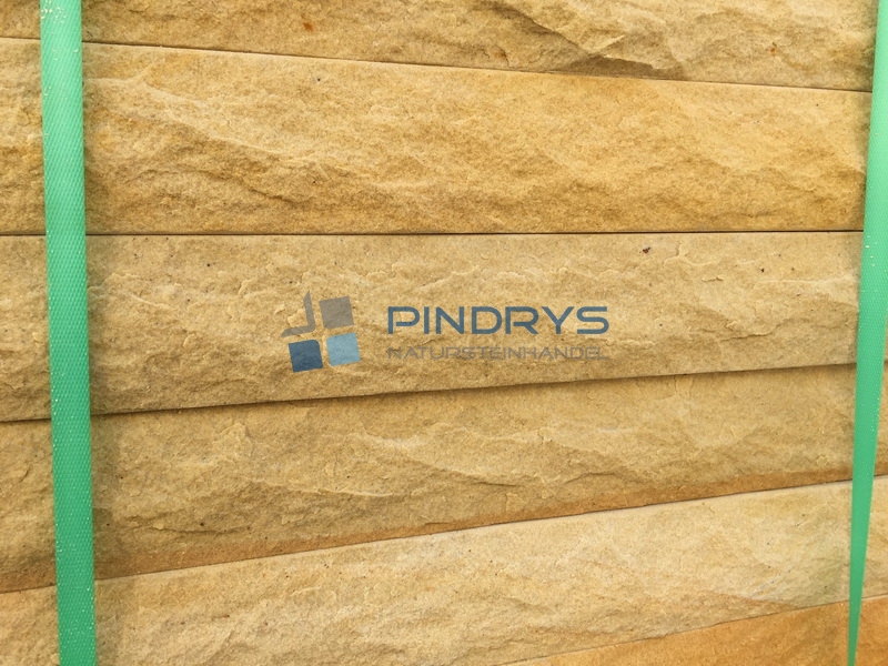 Sandstein Mauerabdeckung bossiert