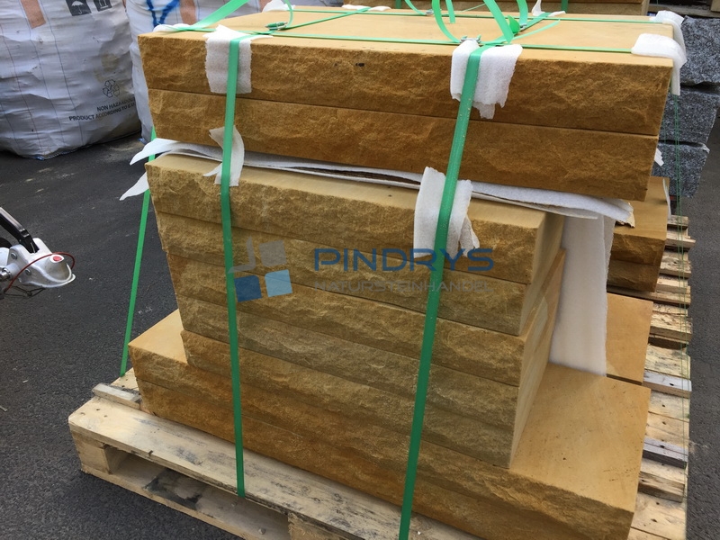 Sandstein Mauerabdeckung bossiert