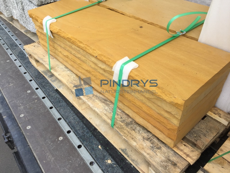 Sandstein Mauerabdeckung bossiert