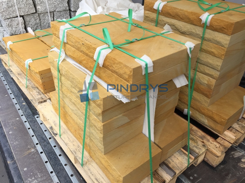 Sandstein Mauerabdeckung bossiert